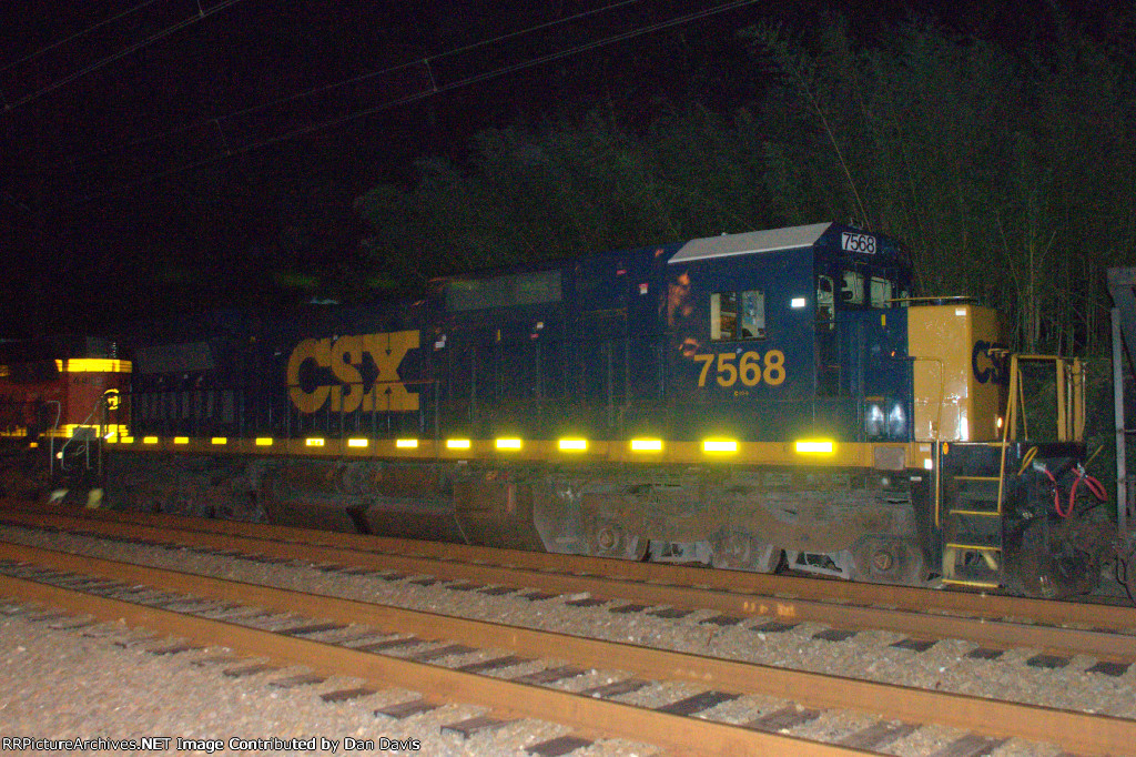 CSX C40-8 7568 trails on Q300-23